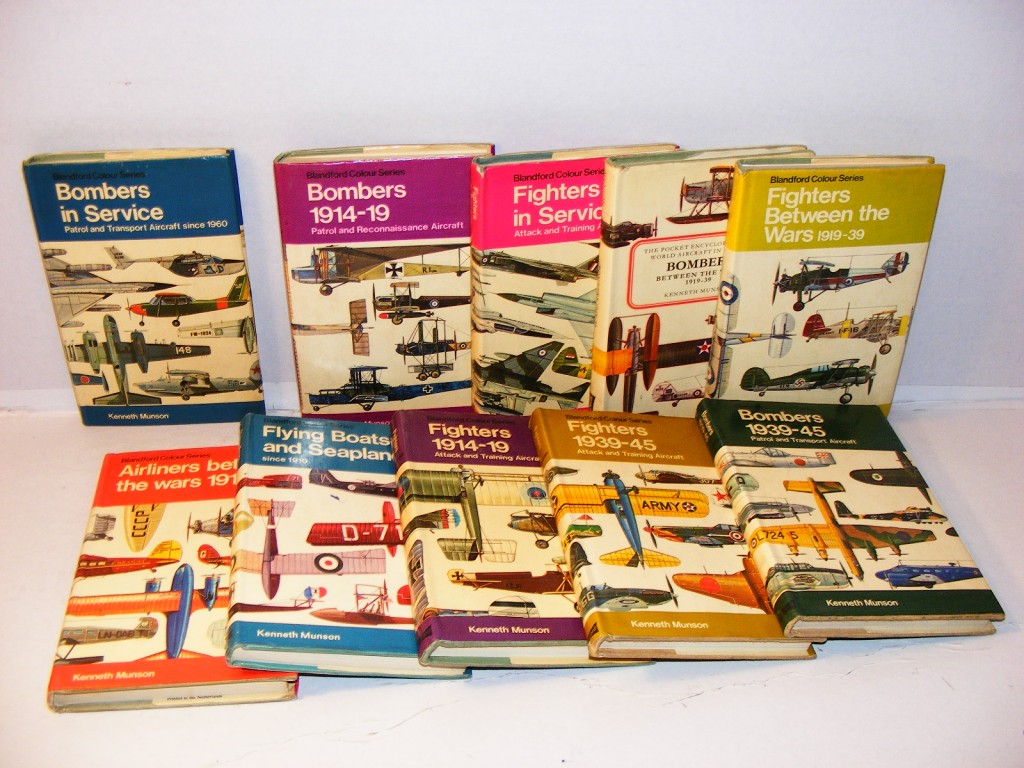 The Pocket encyclopaedia of world aircraft in colour 1-10 Kenneth ...